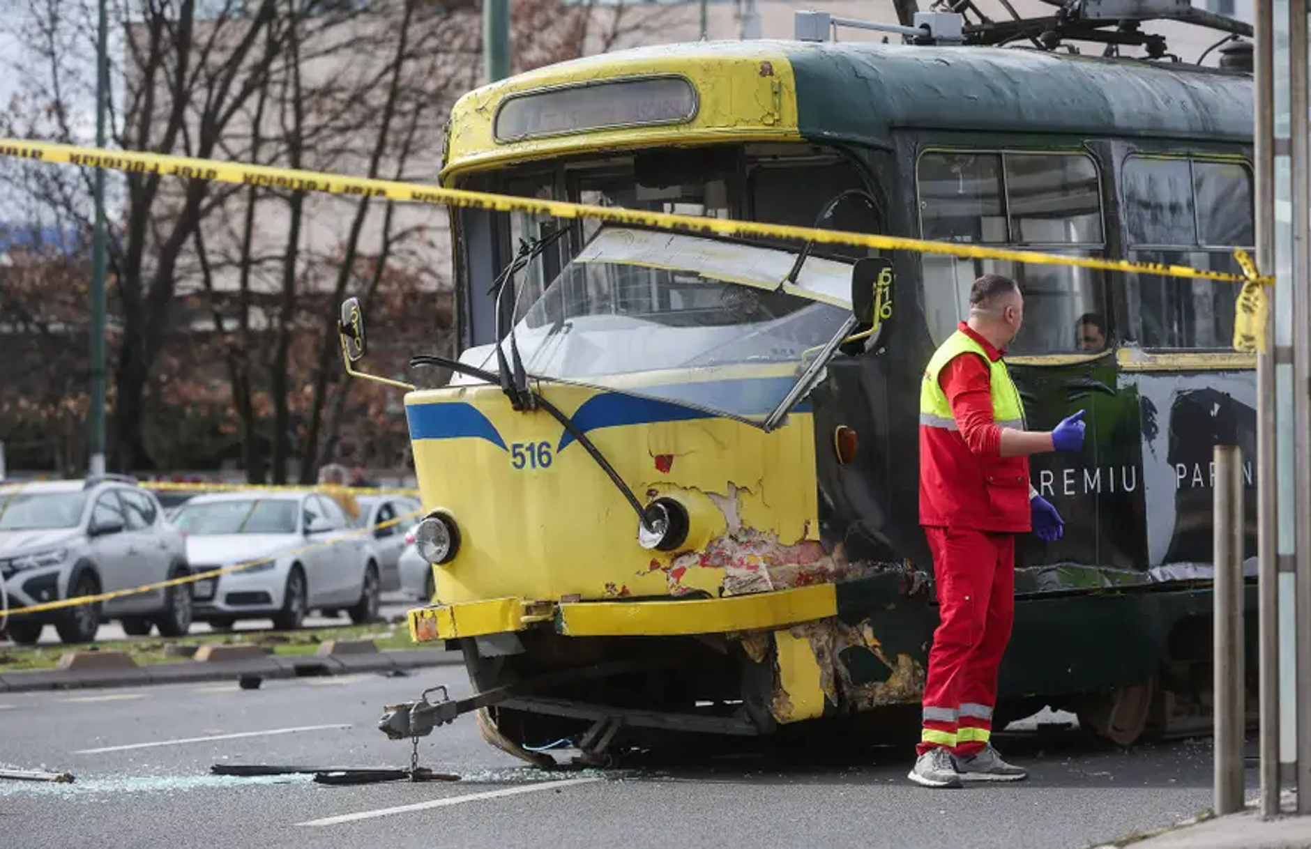 Grozljivi prizori iz Sarajeva: Iztiril tramvaj, poročajo o smrtnih ...