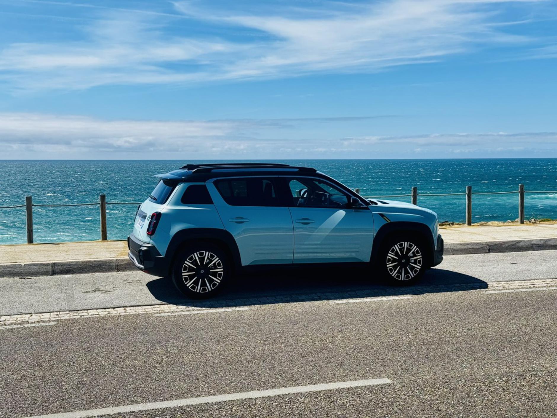 Prva vožnja z novim renault 4, znana je okvirna cena v Sloveniji - Žurnal24