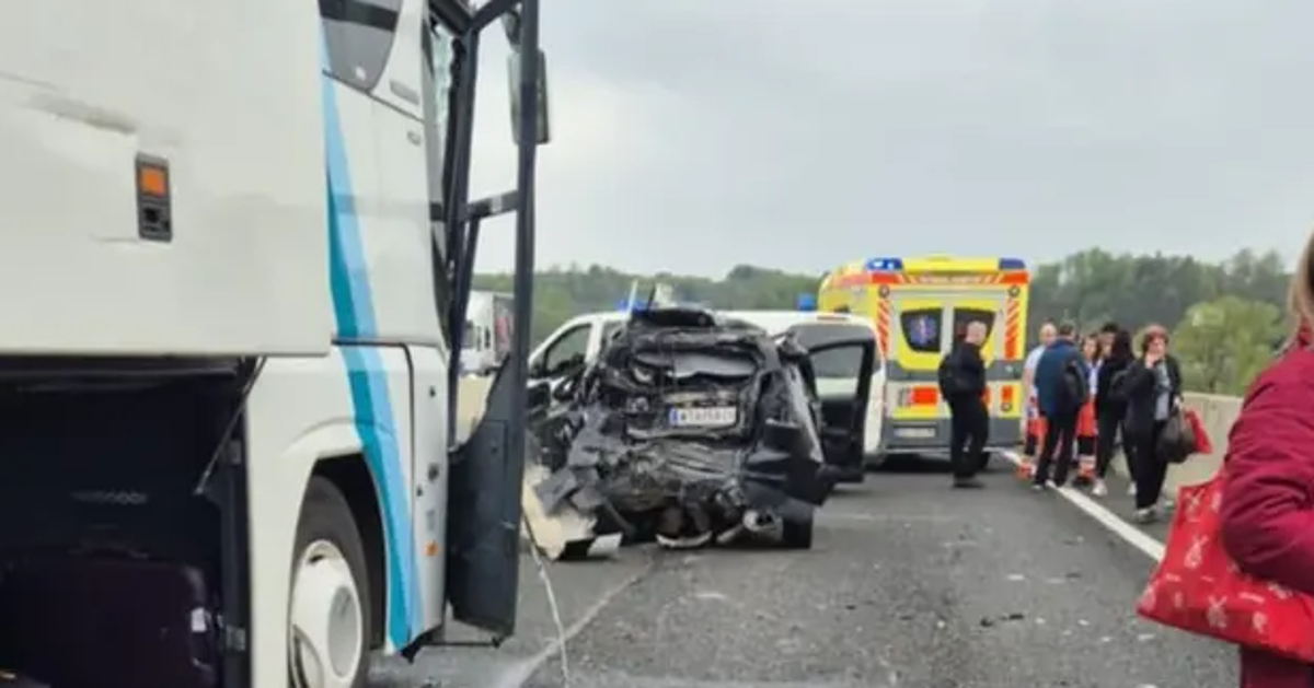 Huda nesreča na avtocesti: Ena oseba umrla - Žurnal24