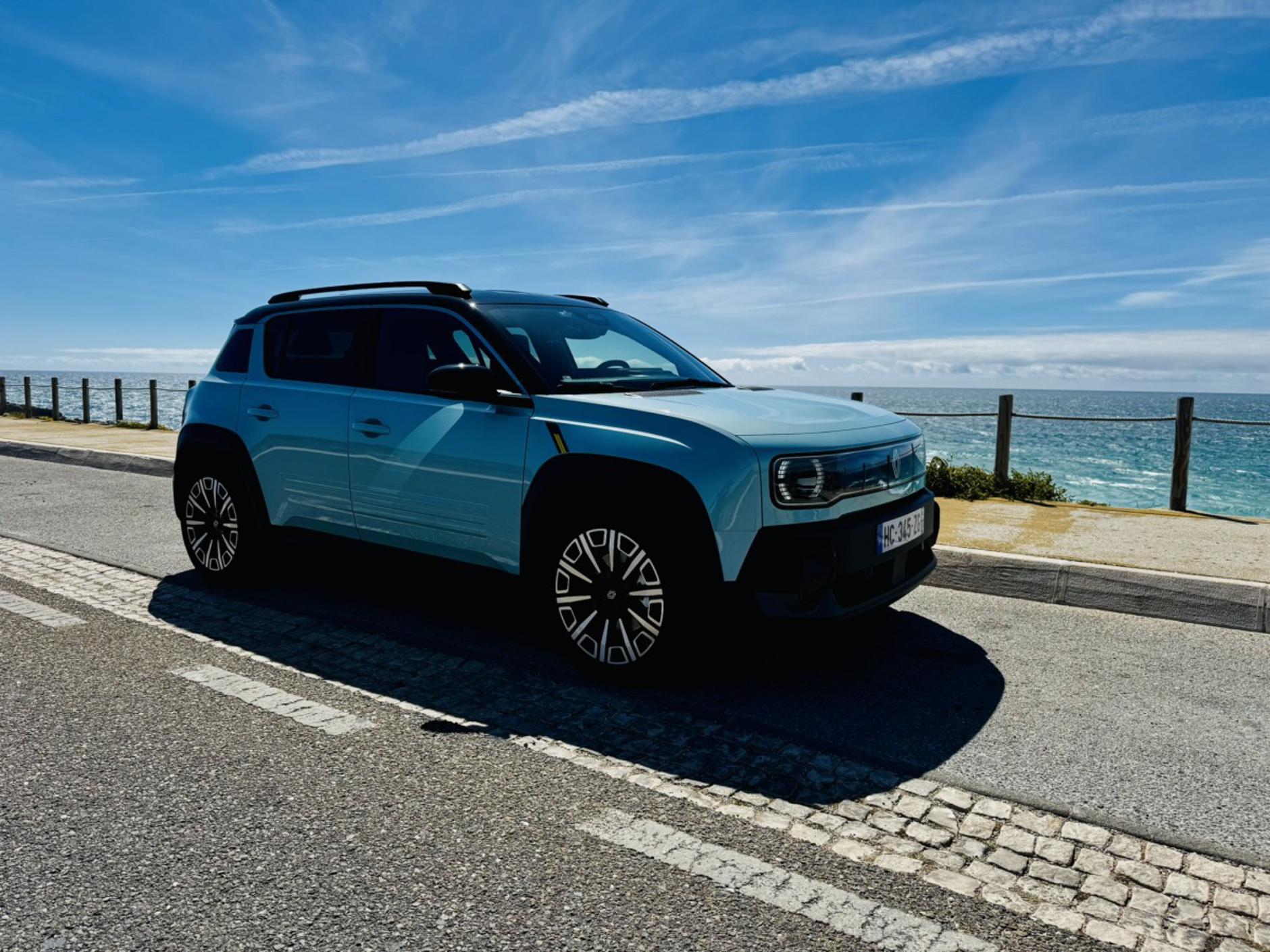 Prva vožnja z novim renault 4, znana je okvirna cena v Sloveniji - Žurnal24