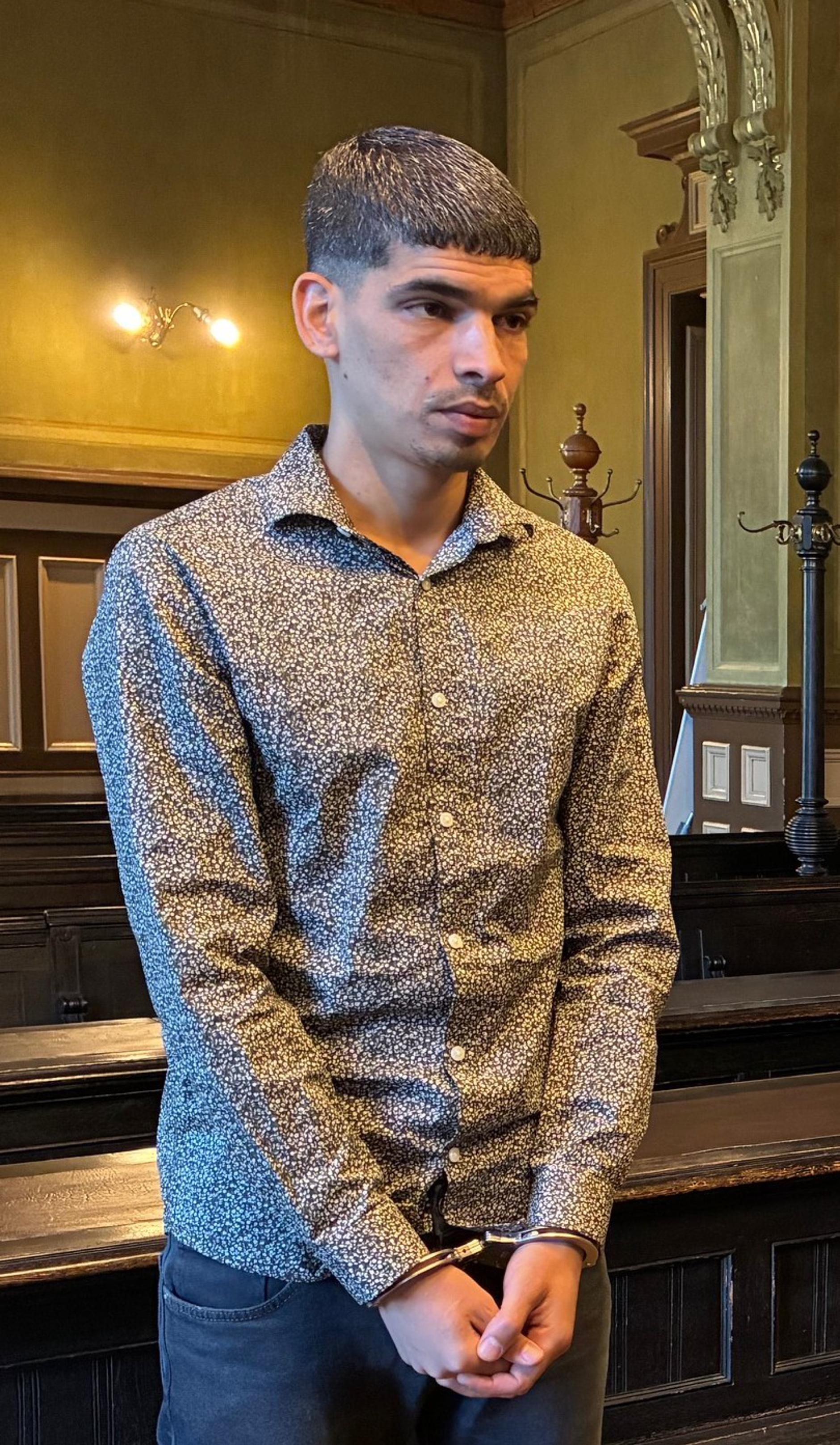 Migrant mu je v glavo zabil izvijač, in to zaradi 100 evrov - Žurnal24