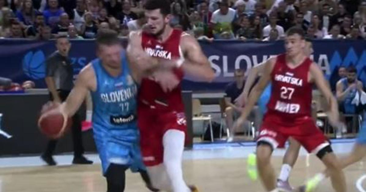 Kamere ujele vse! Tako se je hrvaški košarkar kar s komolcem spravil ...