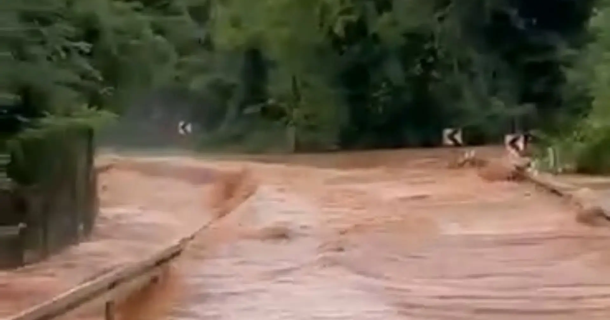 Istra pod vodo: V dveh urah 2000 udarov strel - Žurnal24