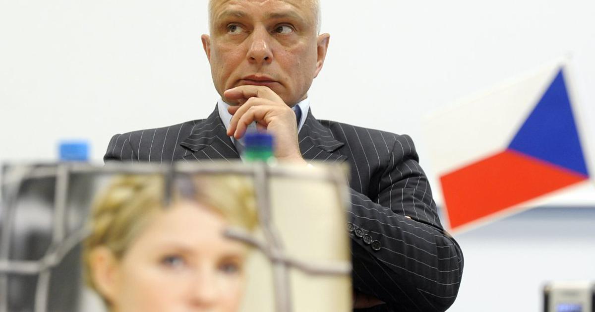 "Predsednik vohuni kot manijak in perverznež" - Žurnal24