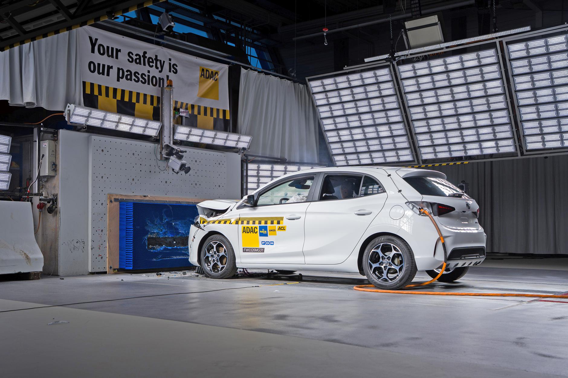ADAC test trčenja: Zakaj je trk pri 35 km/h lahko nevarnejši kot pri 50 ...