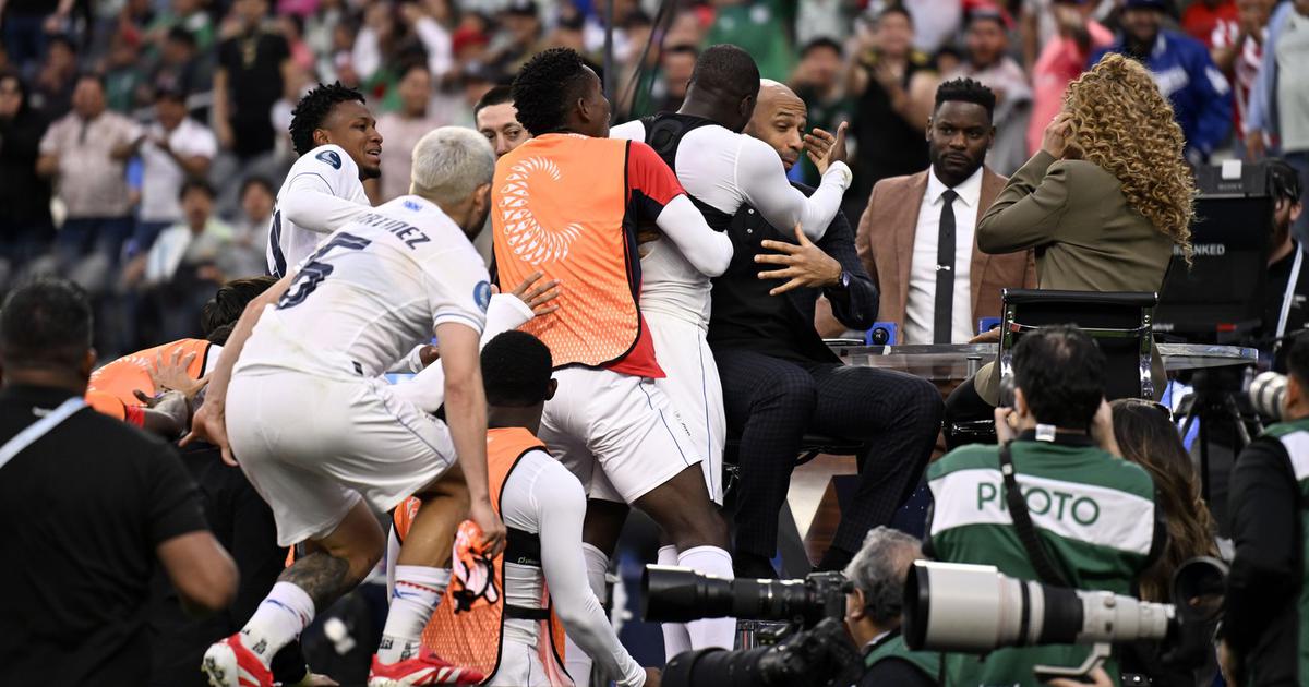 Zabil odločilen gol, nato pa s soigralci stekel med komentatorje - Žurnal24