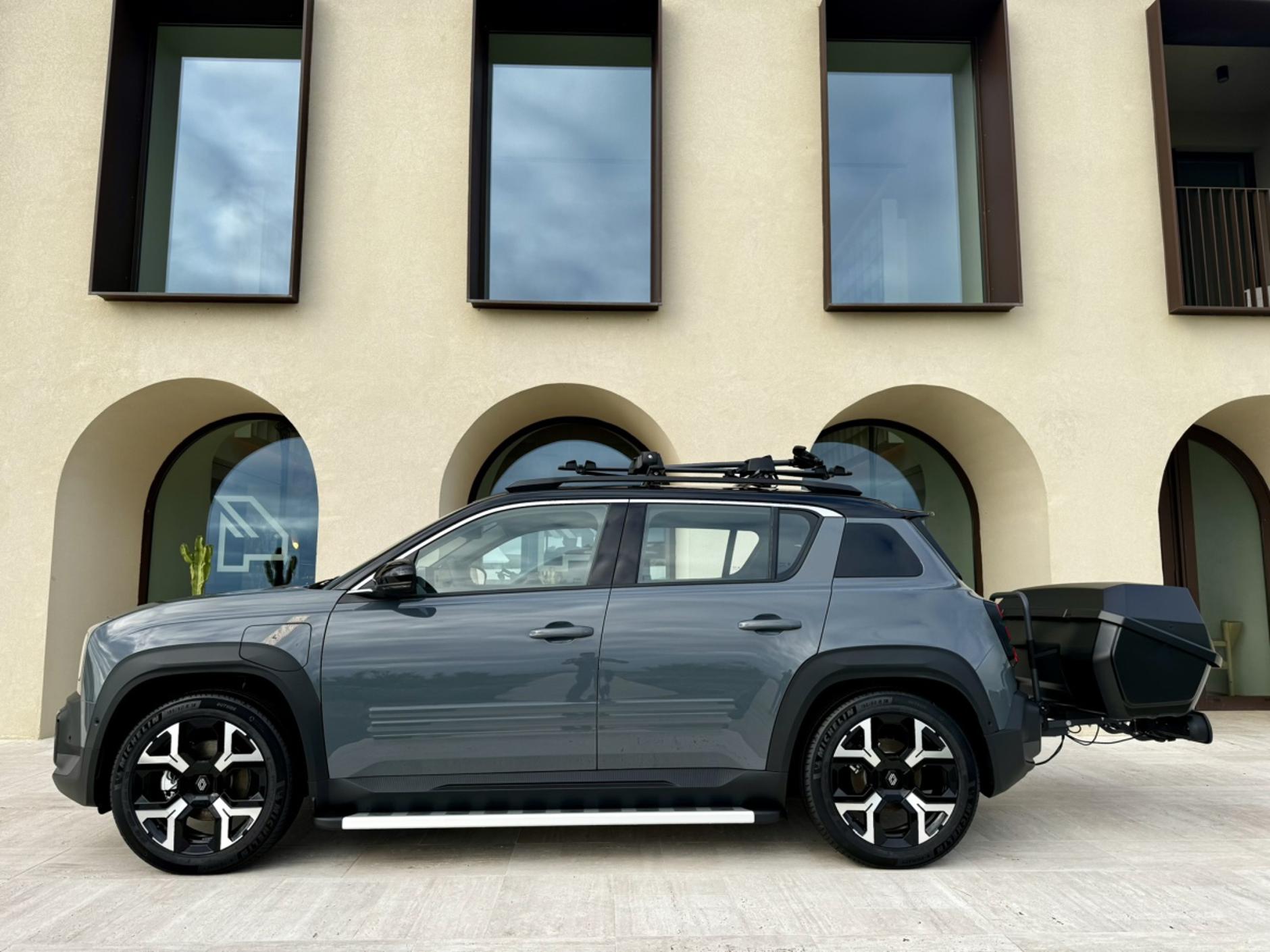 Prva vožnja z novim renault 4, znana je okvirna cena v Sloveniji - Žurnal24