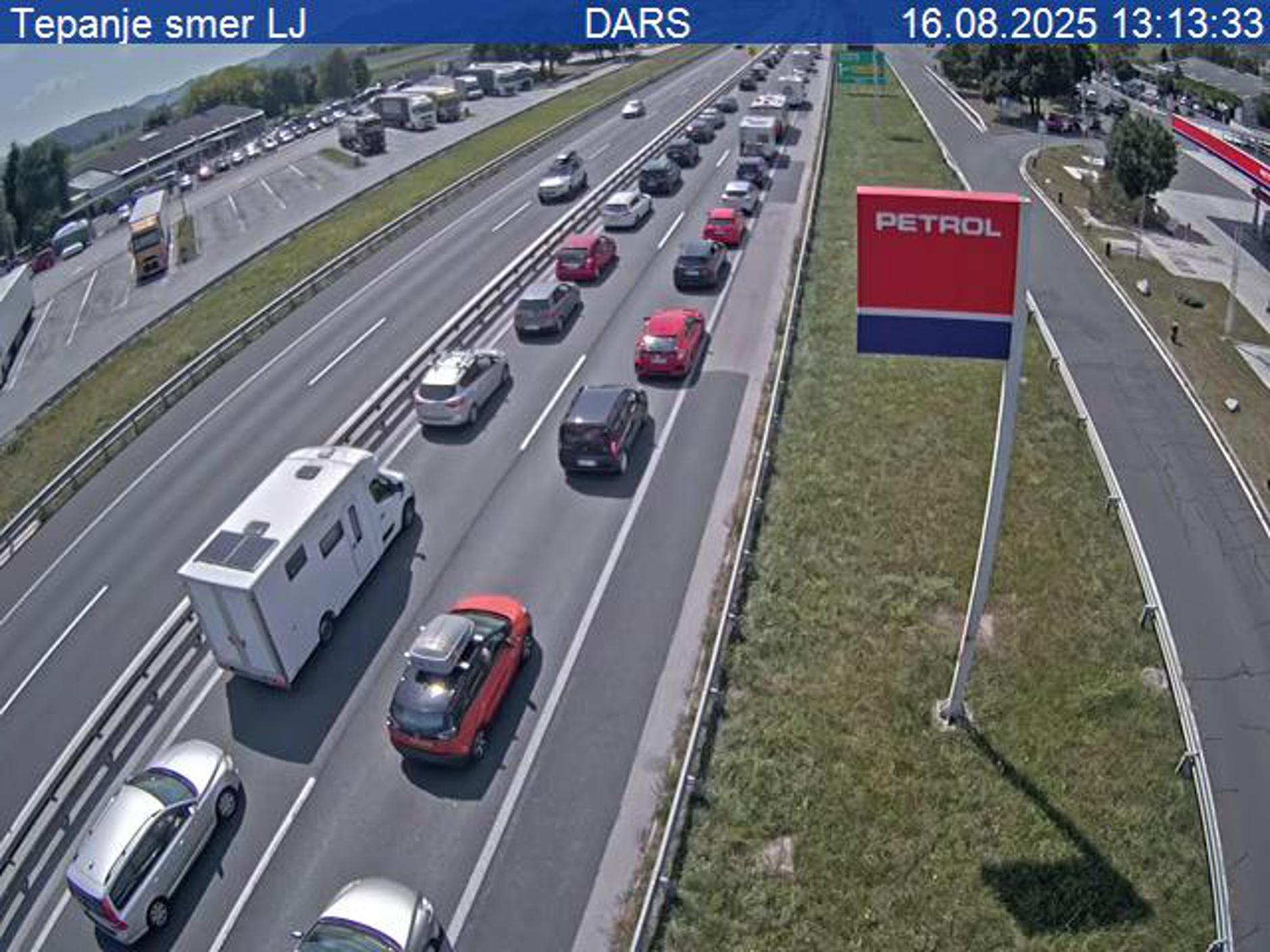 Hudi zastoji na naših cestah, kolona dolga že sedem kilometrov - Žurnal24