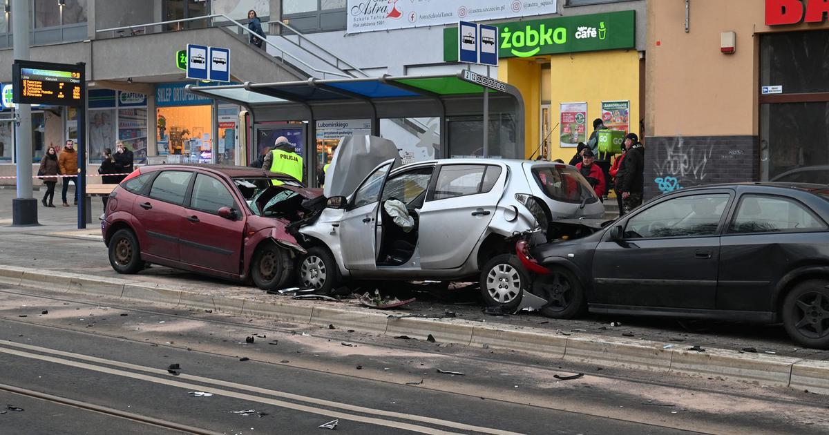 Voznik zapeljal v množico, številni poškodovani - Žurnal24
