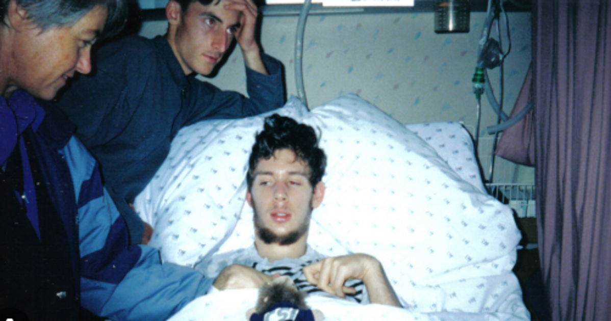 Ujet v lastnem telesu: Mislili so, da ne sliši, ko mu je mama želela smrt - Žurnal24